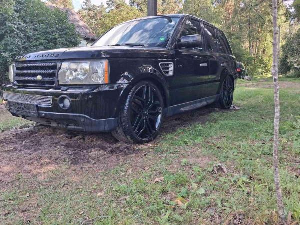 Melns Land Rover Range Rover Sport 2006 Viļņa, ar dzinēja tilpumu 2.72 L un nobraukumu 240 tūkst. km par 1750 €, foto 2 vietnē AUTOMOTO.COM.LV