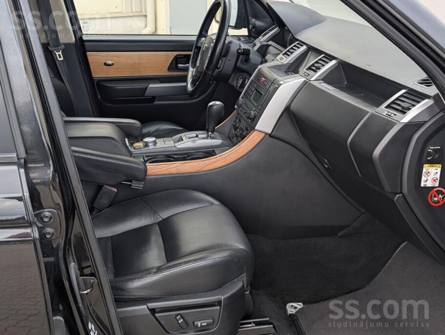 Black Land Rover Range Rover Sport 2007 in Liepaja, with an engine capacity of 2.70 L and mileage of 196 thousand km for 5800 €, photo 7 on AUTOMOTO.COM.LV
