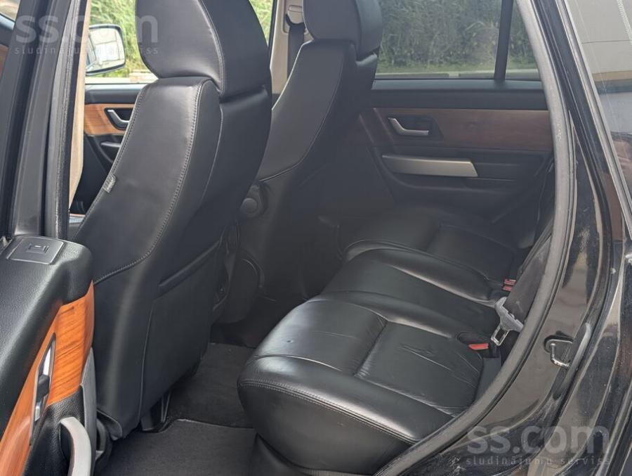 Black Land Rover Range Rover Sport 2007 in Liepaja, with an engine capacity of 2.70 L and mileage of 196 thousand km for 5800 €, photo 8 on AUTOMOTO.COM.LV