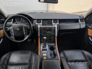 Black Land Rover Range Rover Sport 2007 in Liepaja, with an engine capacity of 2.70 L and mileage of 196 thousand km for 5800 €, photo 9 on AUTOMOTO.COM.LV
