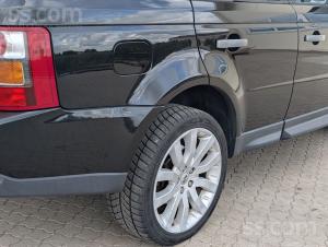 Black Land Rover Range Rover Sport 2007 in Liepaja, with an engine capacity of 2.70 L and mileage of 196 thousand km for 5800 €, photo 15 on AUTOMOTO.COM.LV