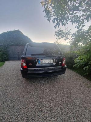 Melns Land Rover Range Rover Sport 2008 Panevēža, ar dzinēja tilpumu 3.63 L un nobraukumu 299 tūkst. km par 5600 €, foto 5 vietnē AUTOMOTO.COM.LV