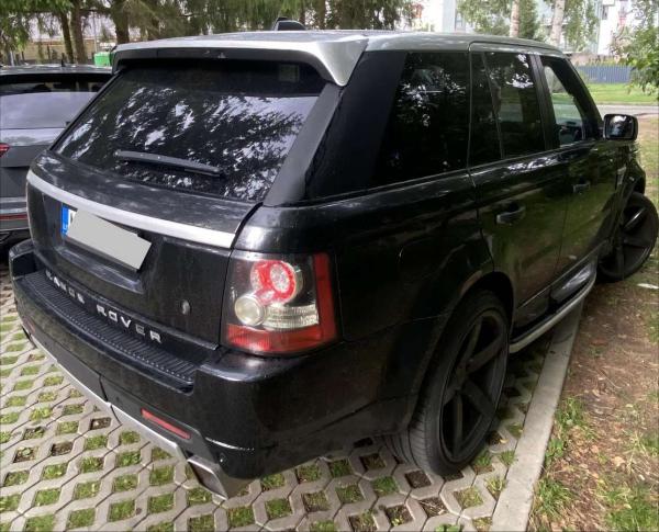 Black Land Rover Range Rover Sport 2008 in Vilnius, with an engine capacity of 4.20 L and mileage of 280 thousand km for 6999 €, photo 3 on AUTOMOTO.COM.LV