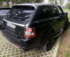 Black Land Rover Range Rover Sport 2008 in Vilnius, with an engine capacity of 4.20 L and mileage of 280 thousand km for 6999 €, photo 4 on AUTOMOTO.COM.LV