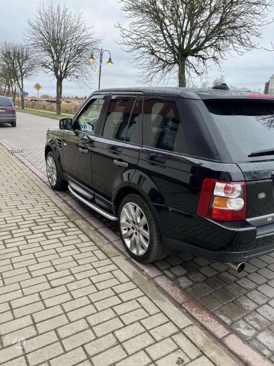 Black Land Rover Range Rover Sport 2009 in Kedainiai, with an engine capacity of 4.39 L and mileage of 211 thousand km for 6900 €, photo 4 on AUTOMOTO.COM.LV