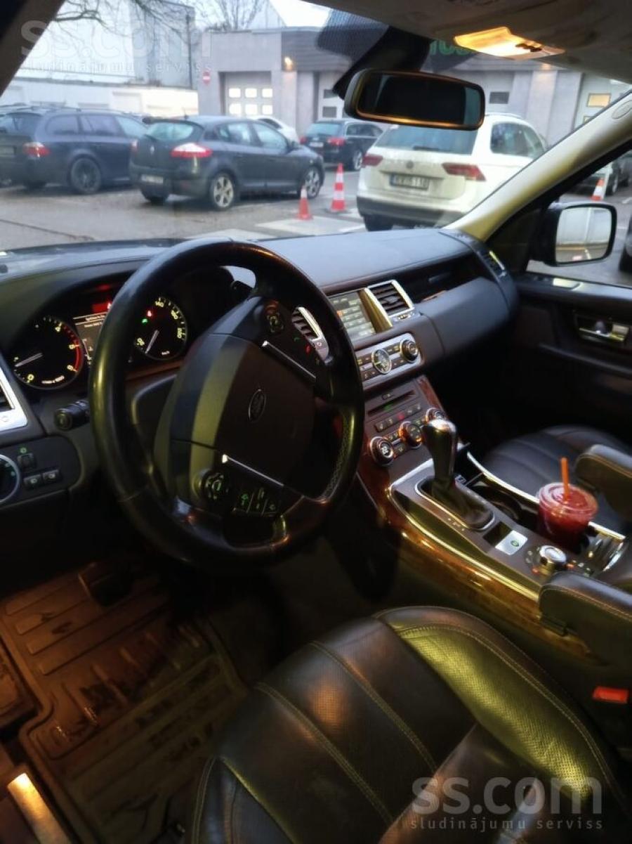 Black Land Rover Range Rover Sport 2010 in Limbazi, with an engine capacity of 3.00 L and mileage of 262 thousand km for 10500 €, photo 5 on AUTOMOTO.COM.LV