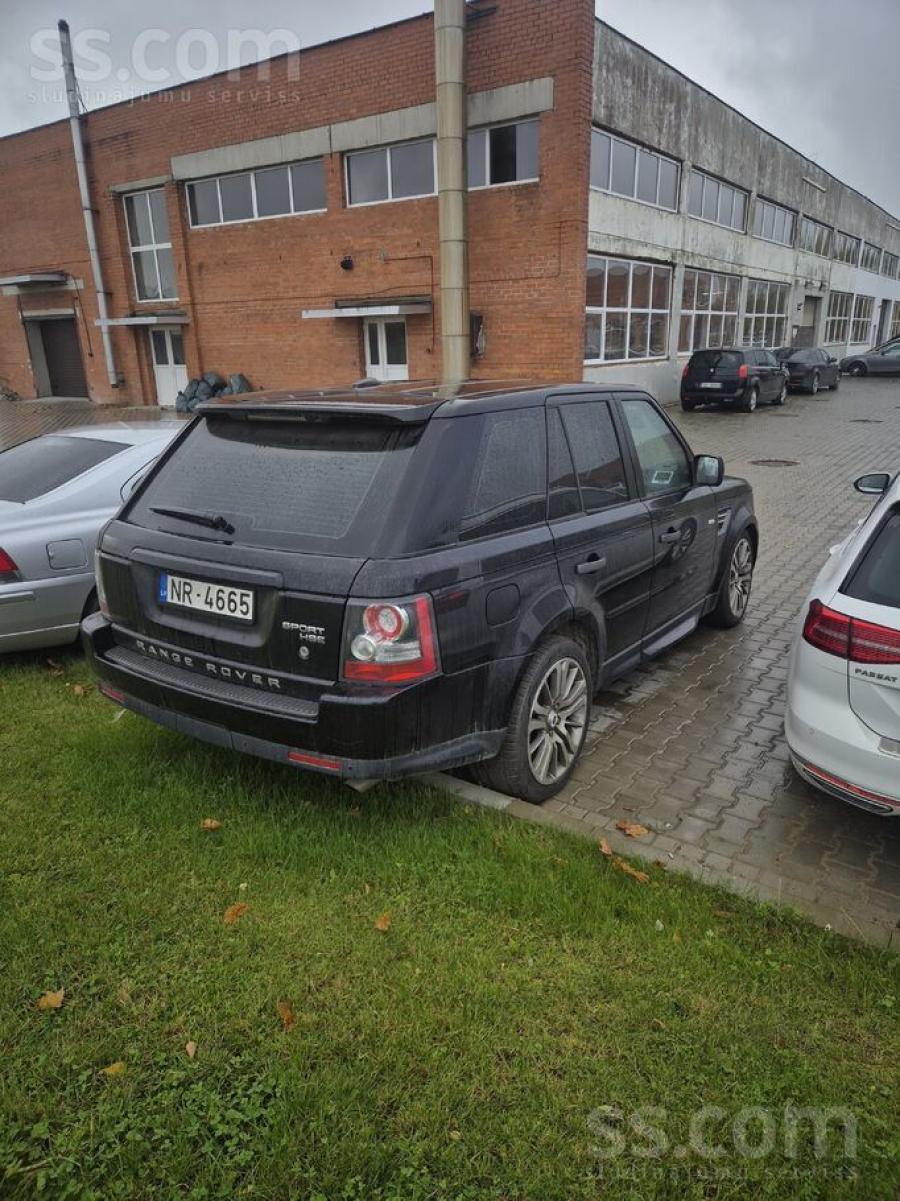 Black Land Rover Range Rover Sport 2010 in Rezekne, with an engine capacity of 3.00 L and mileage of 251 thousand km for 3000 €, photo 4 on AUTOMOTO.COM.LV