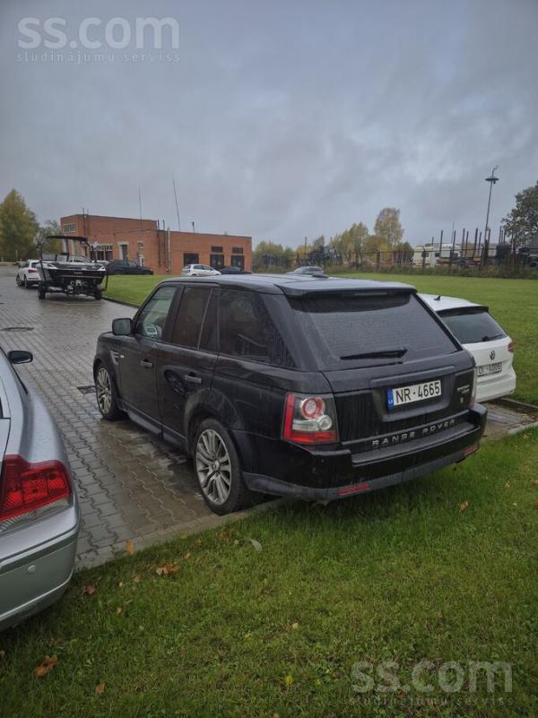 Black Land Rover Range Rover Sport 2010 in Rezekne, with an engine capacity of 3.00 L and mileage of 251 thousand km for 3000 €, photo 5 on AUTOMOTO.COM.LV
