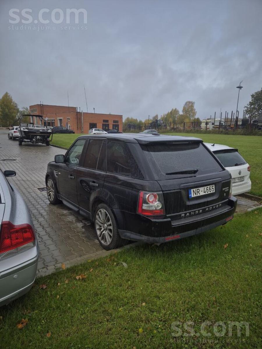 Black Land Rover Range Rover Sport 2010 in Rezekne, with an engine capacity of 3.00 L and mileage of 251 thousand km for 3000 €, photo 5 on AUTOMOTO.COM.LV