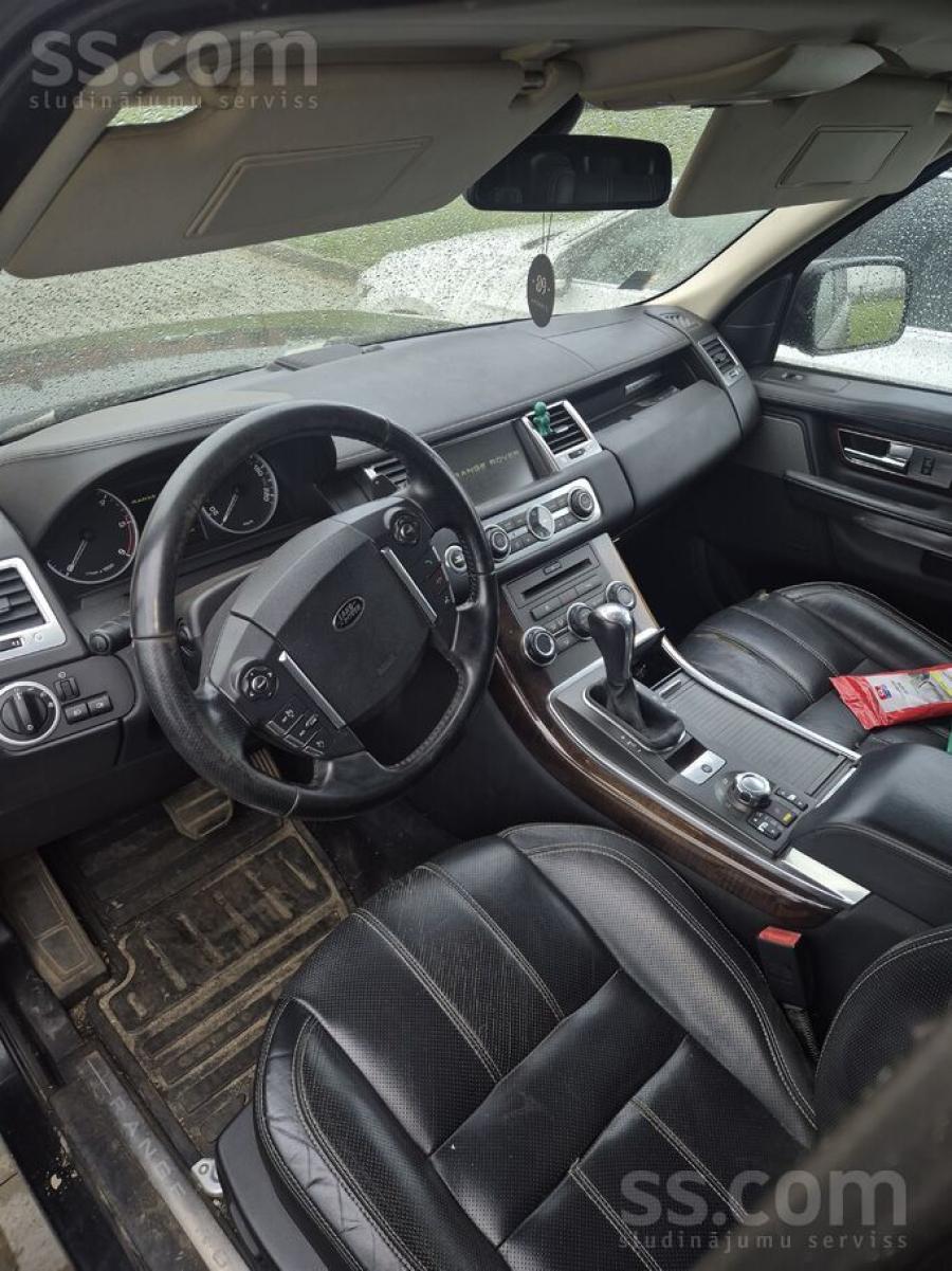 Black Land Rover Range Rover Sport 2010 in Rezekne, with an engine capacity of 3.00 L and mileage of 251 thousand km for 3000 €, photo 6 on AUTOMOTO.COM.LV