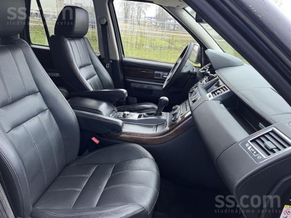Black Land Rover Range Rover Sport 2011 in Rezekne, with an engine capacity of 3.00 L and mileage of 215 thousand km for 10200 €, photo 9 on AUTOMOTO.COM.LV