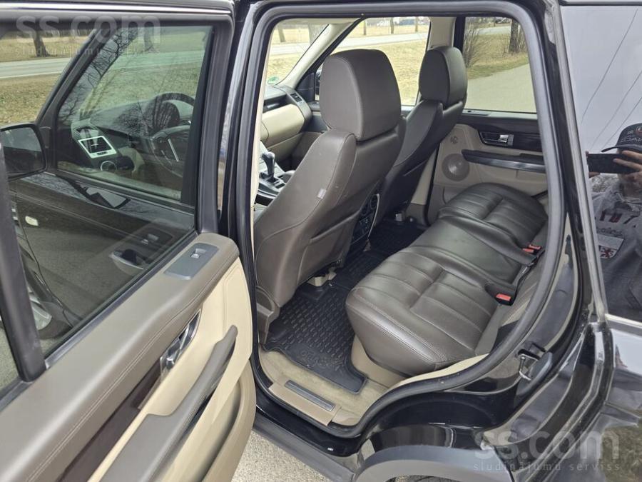 Black Land Rover Range Rover Sport 2011 in Ogre, with an engine capacity of 3.00 L and mileage of 255 thousand km for 7499 €, photo 9 on AUTOMOTO.COM.LV