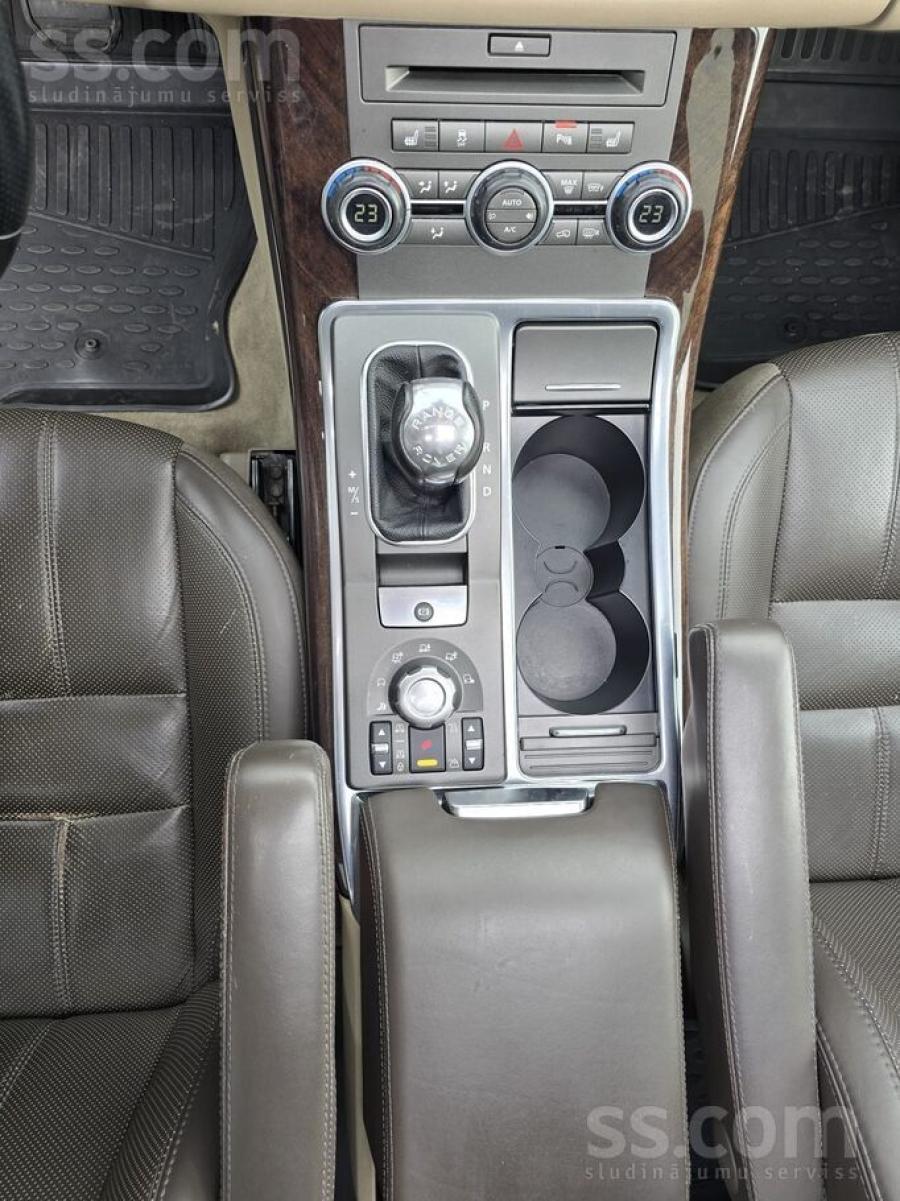 Black Land Rover Range Rover Sport 2011 in Ogre, with an engine capacity of 3.00 L and mileage of 255 thousand km for 7499 €, photo 11 on AUTOMOTO.COM.LV