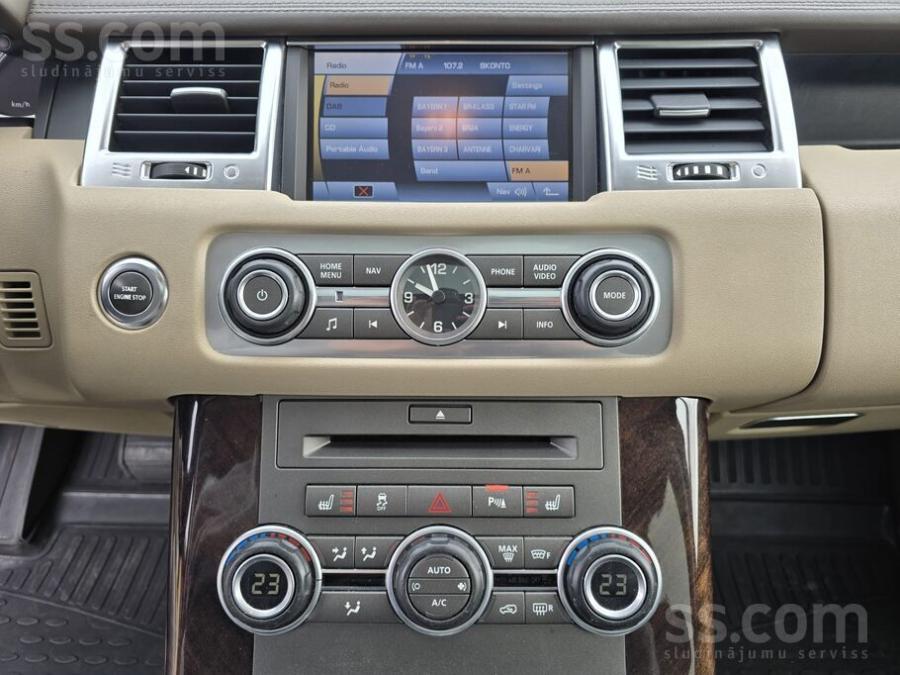 Black Land Rover Range Rover Sport 2011 in Ogre, with an engine capacity of 3.00 L and mileage of 255 thousand km for 7499 €, photo 13 on AUTOMOTO.COM.LV