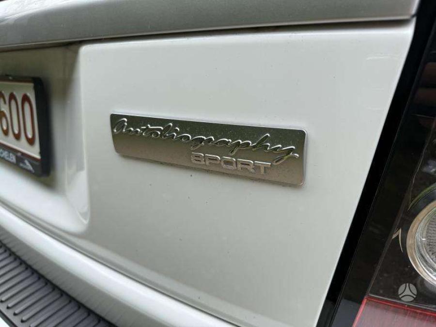 Black Land Rover Range Rover Sport 2012 in Siauliai, with an engine capacity of 2.99 L and mileage of 220 thousand km for 5000 €, photo 5 on AUTOMOTO.COM.LV