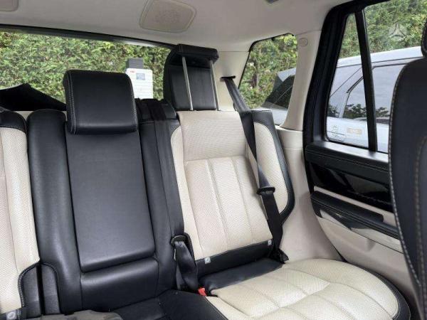 Black Land Rover Range Rover Sport 2012 in Siauliai, with an engine capacity of 2.99 L and mileage of 220 thousand km for 5000 €, photo 9 on AUTOMOTO.COM.LV