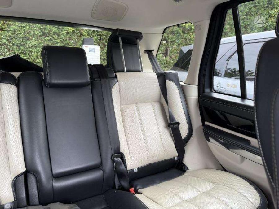 Black Land Rover Range Rover Sport 2012 in Siauliai, with an engine capacity of 2.99 L and mileage of 220 thousand km for 5000 €, photo 9 on AUTOMOTO.COM.LV