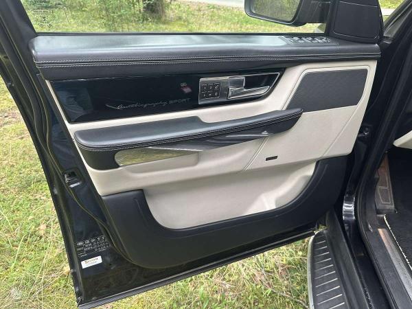 Melns Land Rover Range Rover Sport 2012 Viļņa, ar dzinēja tilpumu 2.99 L un nobraukumu 192 tūkst. km par 9500 €, foto 9 vietnē AUTOMOTO.COM.LV