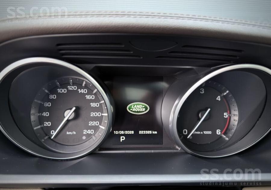 Black Land Rover Range Rover Sport 2013 in Riga, with an engine capacity of 3.00 L and mileage of 223 thousand km for 14900 €, photo 12 on AUTOMOTO.COM.LV