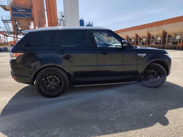 Black Land Rover Range Rover Sport 2014 in Kalvarija, with an engine capacity of 2.99 L and mileage of 346 thousand km for 10000 €, photo 8 on AUTOMOTO.COM.LV
