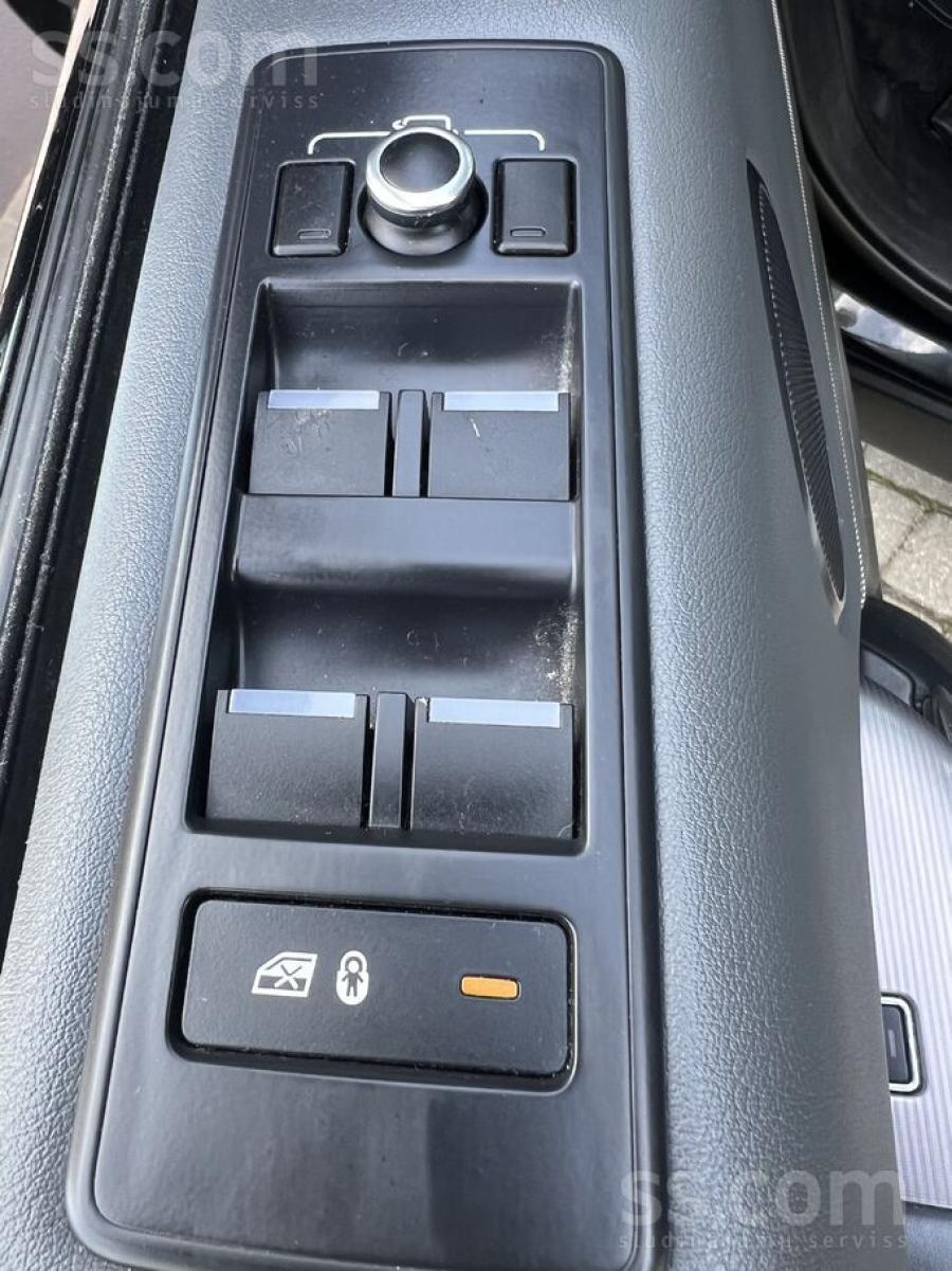 Black Land Rover Range Rover Sport 2014 in Riga, with an engine capacity of 3.00 L and mileage of 230 thousand km for 15500 €, photo 13 on AUTOMOTO.COM.LV
