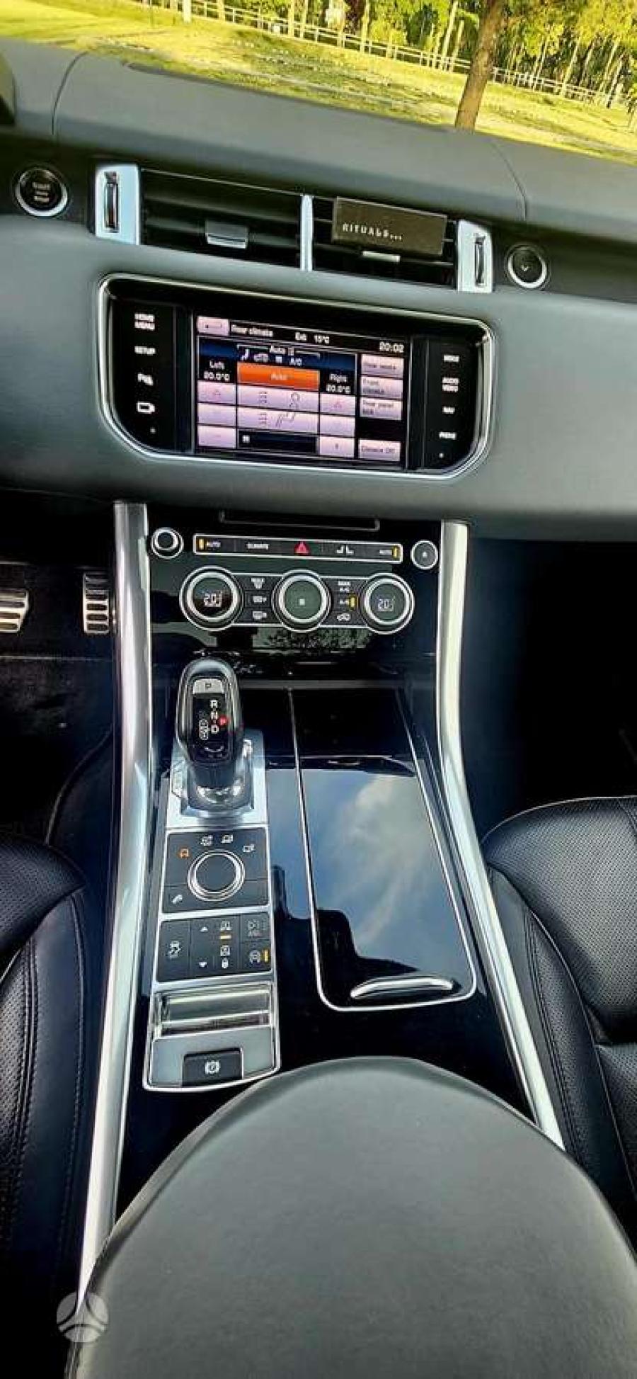 Melns Land Rover Range Rover Sport 2014 Kauņa, ar dzinēja tilpumu 2.99 L un nobraukumu 286 tūkst. km par 14750 €, foto 24 vietnē AUTOMOTO.COM.LV