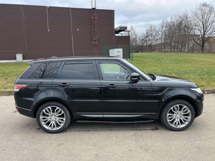 Black Land Rover Range Rover Sport 2015 in Mazeikiai, with an engine capacity of 2.99 L and mileage of 330 thousand km for 14700 €, photo 4 on AUTOMOTO.COM.LV