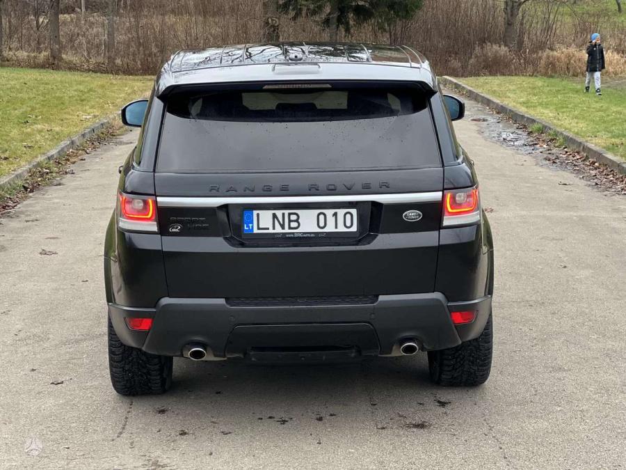 Black Land Rover Range Rover Sport 2015 in Mazeikiai, with an engine capacity of 2.99 L and mileage of 330 thousand km for 14700 €, photo 5 on AUTOMOTO.COM.LV