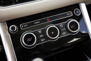 Melns Land Rover Range Rover Sport 2015 Rīga, ar dzinēja tilpumu 3.00 L un nobraukumu 122 tūkst. km par 23500 €, foto 11 vietnē AUTOMOTO.COM.LV