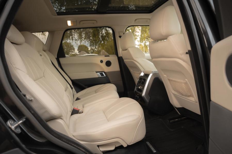 Melns Land Rover Range Rover Sport 2015 Rīga, ar dzinēja tilpumu 3.00 L un nobraukumu 122 tūkst. km par 23500 €, foto 23 vietnē AUTOMOTO.COM.LV
