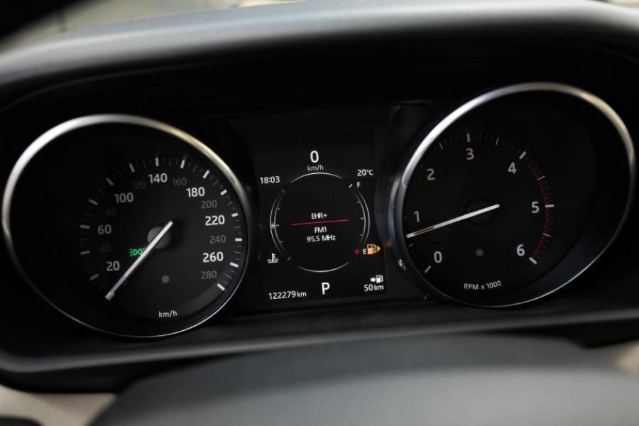 Melns Land Rover Range Rover Sport 2015 Rīga, ar dzinēja tilpumu 3.00 L un nobraukumu 122 tūkst. km par 23500 €, foto 26 vietnē AUTOMOTO.COM.LV