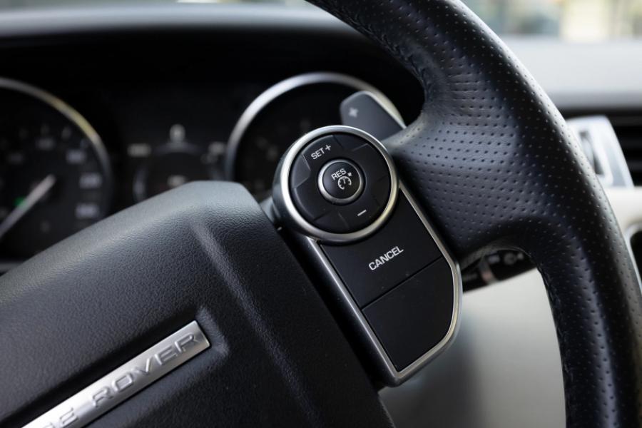 Melns Land Rover Range Rover Sport 2015 Rīga, ar dzinēja tilpumu 3.00 L un nobraukumu 122 tūkst. km par 23500 €, foto 28 vietnē AUTOMOTO.COM.LV