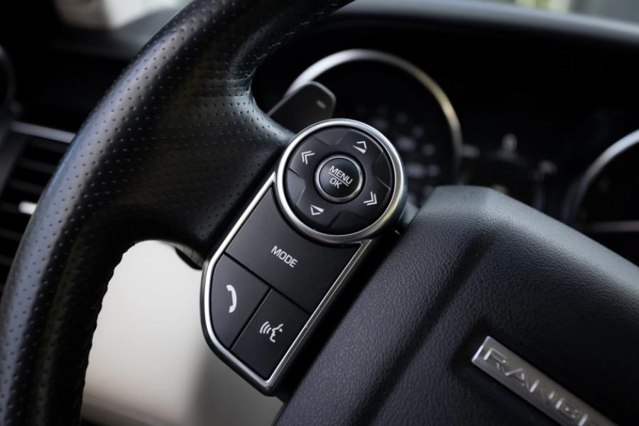 Melns Land Rover Range Rover Sport 2015 Rīga, ar dzinēja tilpumu 3.00 L un nobraukumu 122 tūkst. km par 23500 €, foto 30 vietnē AUTOMOTO.COM.LV