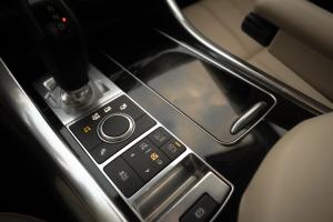 Melns Land Rover Range Rover Sport 2015 Rīga, ar dzinēja tilpumu 3.00 L un nobraukumu 122 tūkst. km par 23500 €, foto 42 vietnē AUTOMOTO.COM.LV