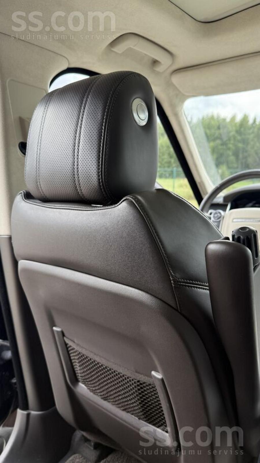Black Land Rover Range Rover Sport 2015 in Riga, with an engine capacity of 3.00 L and mileage of 228 thousand km for 19850 €, photo 16 on AUTOMOTO.COM.LV