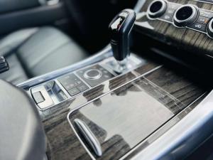 Melns Land Rover Range Rover Sport 2016 Šauļi, ar dzinēja tilpumu 4.40 L un nobraukumu 165 tūkst. km par 18500 €, foto 32 vietnē AUTOMOTO.COM.LV
