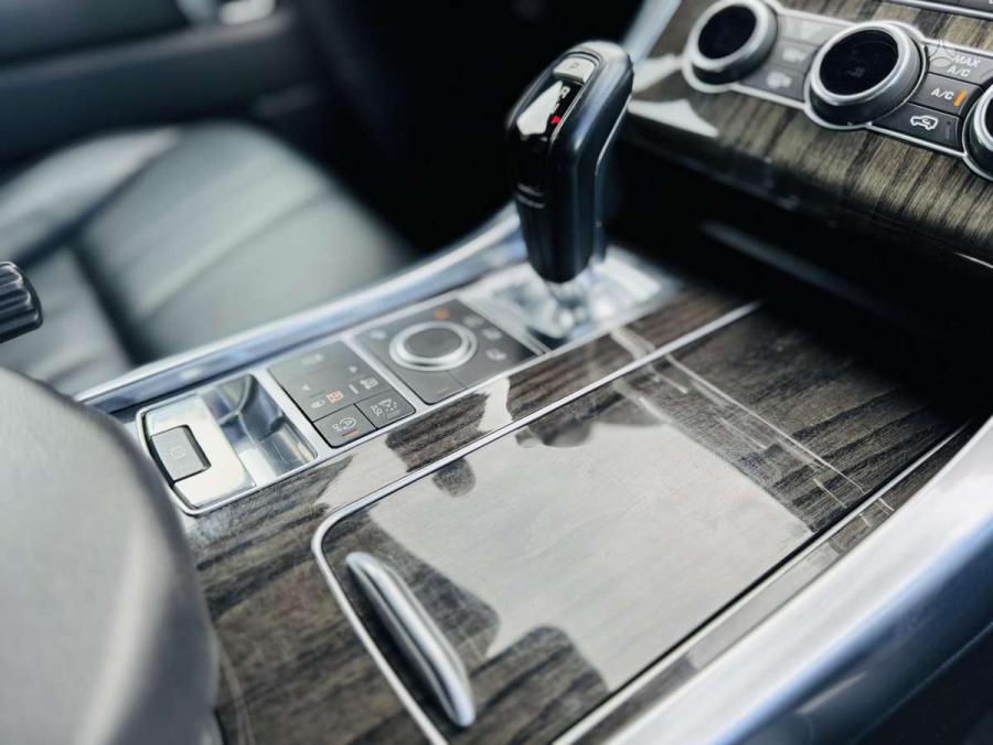 Melns Land Rover Range Rover Sport 2016 Šauļi, ar dzinēja tilpumu 4.40 L un nobraukumu 165 tūkst. km par 18500 €, foto 32 vietnē AUTOMOTO.COM.LV
