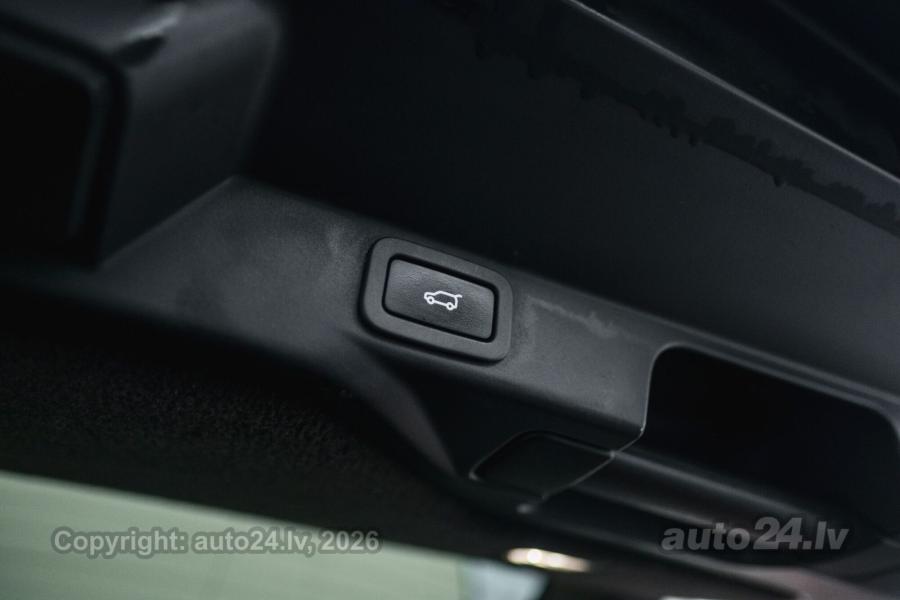 Black Land Rover Range Rover Sport 2016 in Tallinn, with an engine capacity of 3.00 L and mileage of 197 thousand km for 16999 €, photo 19 on AUTOMOTO.COM.LV