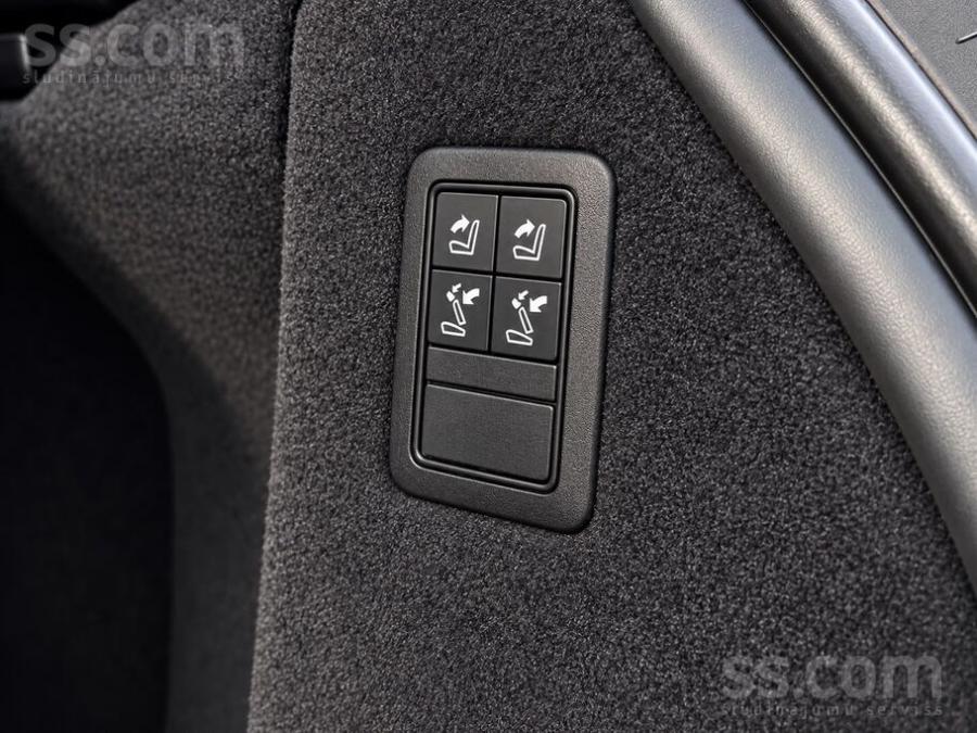 Black Land Rover Range Rover Sport 2016 in Riga, with an engine capacity of 3.00 L and mileage of 148 thousand km for 16750 €, photo 24 on AUTOMOTO.COM.LV