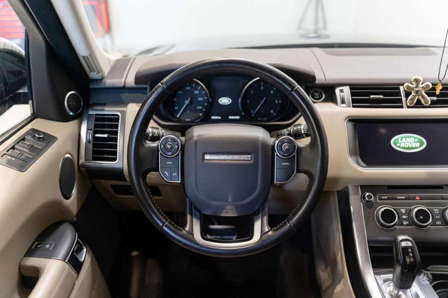 Black Land Rover Range Rover Sport 2017 in Vilnius, with an engine capacity of 2.99 L and mileage of 104 thousand km for 22500 €, photo 17 on AUTOMOTO.COM.LV