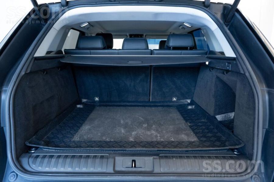 Black Land Rover Range Rover Sport 2017 in Riga, with an engine capacity of 3.00 L and mileage of 165 thousand km for 19990 €, photo 11 on AUTOMOTO.COM.LV