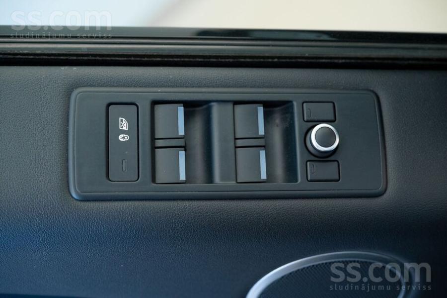 Black Land Rover Range Rover Sport 2017 in Riga, with an engine capacity of 3.00 L and mileage of 165 thousand km for 19990 €, photo 14 on AUTOMOTO.COM.LV