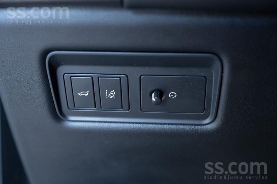 Black Land Rover Range Rover Sport 2017 in Riga, with an engine capacity of 3.00 L and mileage of 165 thousand km for 19990 €, photo 16 on AUTOMOTO.COM.LV