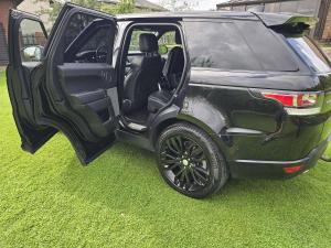 Black Land Rover Range Rover Sport 2017 in Kretinga, with an engine capacity of 2.99 L and mileage of 208 thousand km for 17545 €, photo 5 on AUTOMOTO.COM.LV