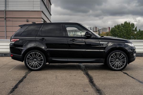 Black Land Rover Range Rover Sport 2017 in Riga, with an engine capacity of 3.00 L and mileage of 257 thousand km for 18990 €, photo 7 on AUTOMOTO.COM.LV