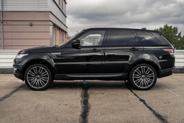 Black Land Rover Range Rover Sport 2017 in Riga, with an engine capacity of 3.00 L and mileage of 257 thousand km for 18990 €, photo 11 on AUTOMOTO.COM.LV