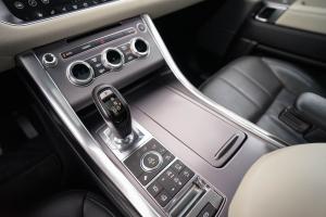 Melns Land Rover Range Rover Sport 2017 Rīga, ar dzinēja tilpumu 3.00 L un nobraukumu 257 tūkst. km par 18990 €, foto 22 vietnē AUTOMOTO.COM.LV