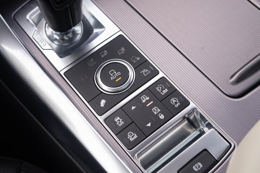 Melns Land Rover Range Rover Sport 2017 Rīga, ar dzinēja tilpumu 3.00 L un nobraukumu 257 tūkst. km par 18990 €, foto 23 vietnē AUTOMOTO.COM.LV