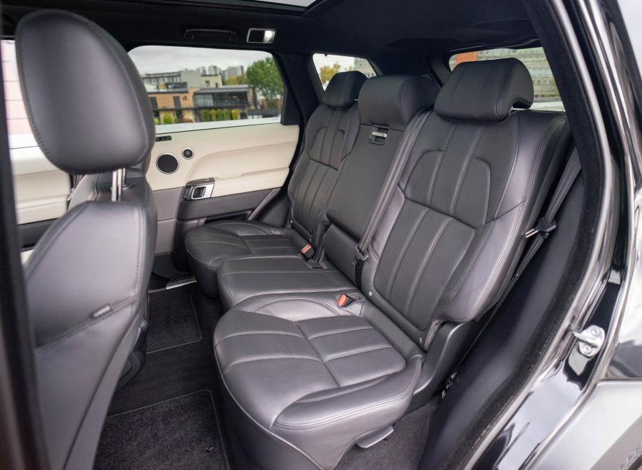 Melns Land Rover Range Rover Sport 2017 Rīga, ar dzinēja tilpumu 3.00 L un nobraukumu 257 tūkst. km par 18990 €, foto 28 vietnē AUTOMOTO.COM.LV