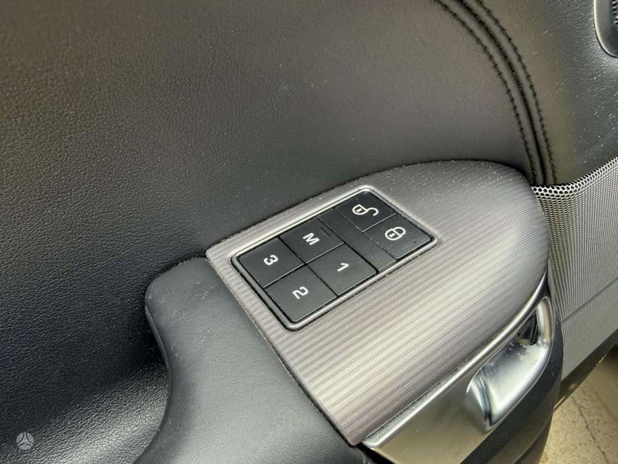 Melns Land Rover Range Rover Sport 2018 Viļņa, ar dzinēja tilpumu 2.00 L un nobraukumu 137 tūkst. km par 32670 €, foto 19 vietnē AUTOMOTO.COM.LV